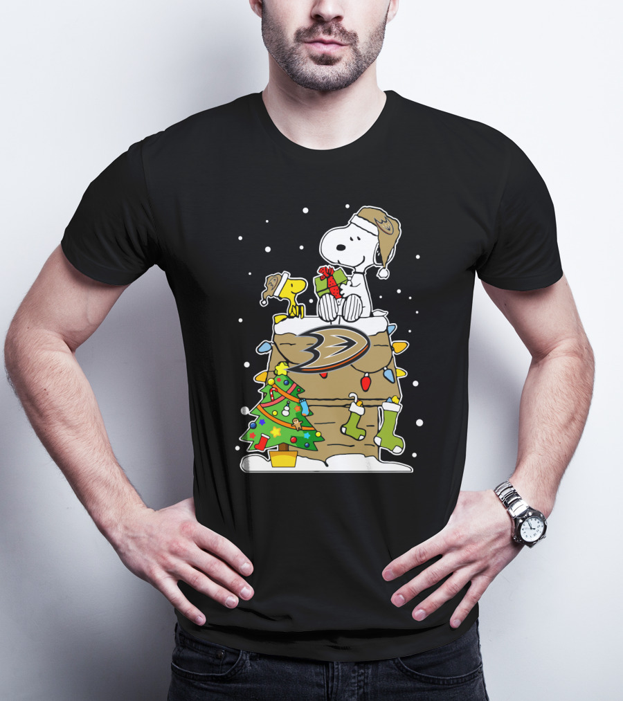 Snoopy And Woodstock Anaheim Ducks Christmas Celebration T-Shirt