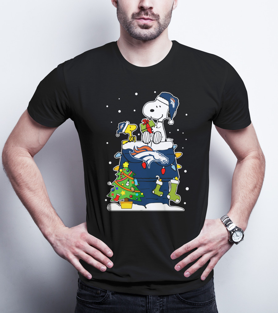 Denver Broncos Christmas Snoopy Woodstock Presents Snowflakes Fan T-Shirt