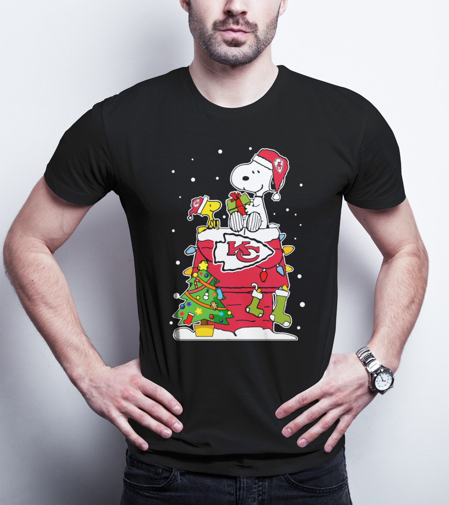 Kansas City Chiefs Snoopy Christmas Santa Hat Peanuts Woodstock Holiday Football T-Shirt