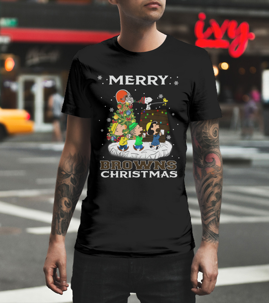 Merry Browns Christmas Snoopy And Friends Cleveland Fans T-Shirt