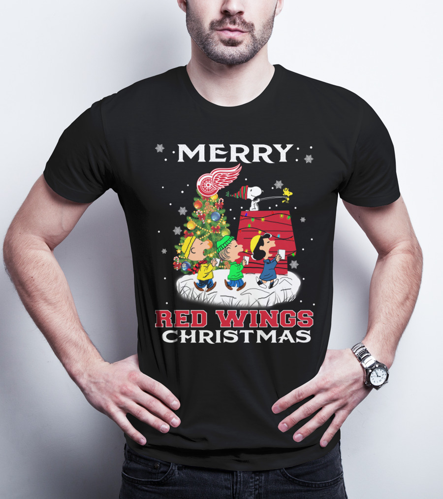 Merry Detroit Red Wings Christmas Featuring Snoopy And Peanuts Characters T-Shirt