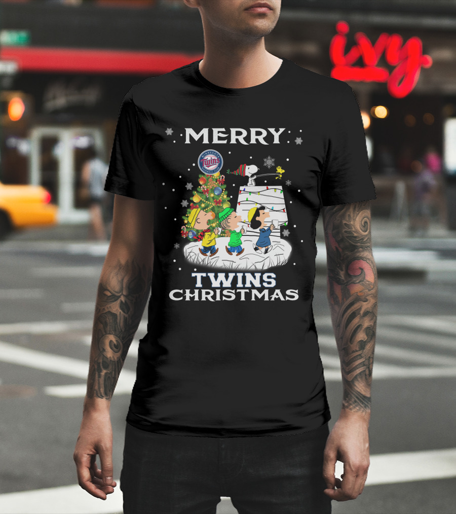 Merry Minnesota Twins Christmas With Snoopy And Peanuts Characters T-Shirt