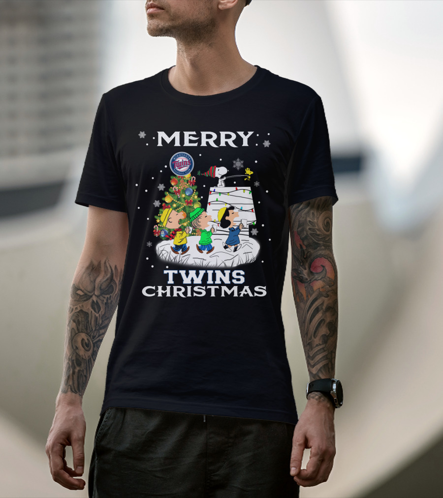Merry Minnesota Twins Christmas With Snoopy And Peanuts Characters T-Shirt