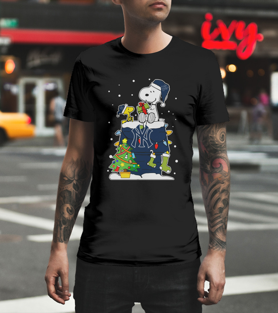 Snoopy And Woodstock Celebrate Christmas With New York Yankees T-Shirt