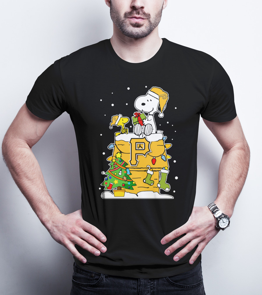 Pittsburgh Pirates Snoopy Christmas Gift Scene Holiday T-Shirt