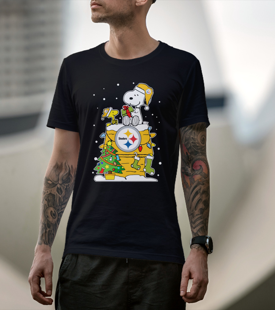 Pittsburgh Steelers Christmas Snoopy And Woodstock House With Holiday Decorations T-Shirt