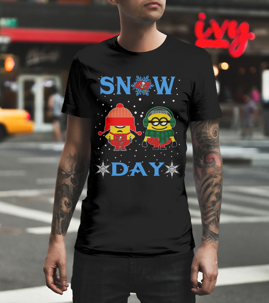 Snow Day For Tampa Bay Buccaneers Vs Minion Winter Fun Frosty Game Day T-Shirt