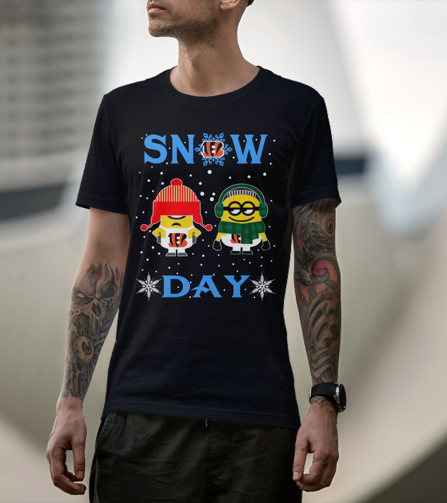 Snow Day For Cincinnati Bengals Vs Minion Winter Fun Fan Holiday T-Shirt