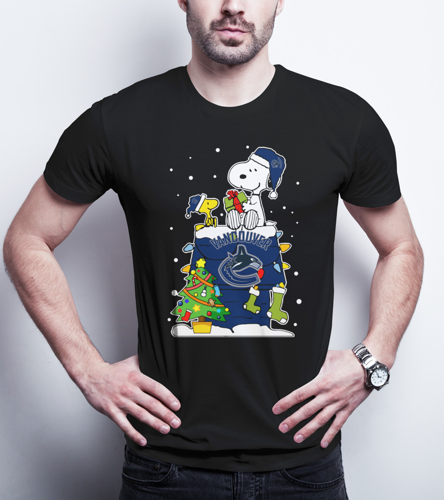 Vancouver Canucks Snoopy Christmas Peanuts Hockey Fan Gift T-Shirt