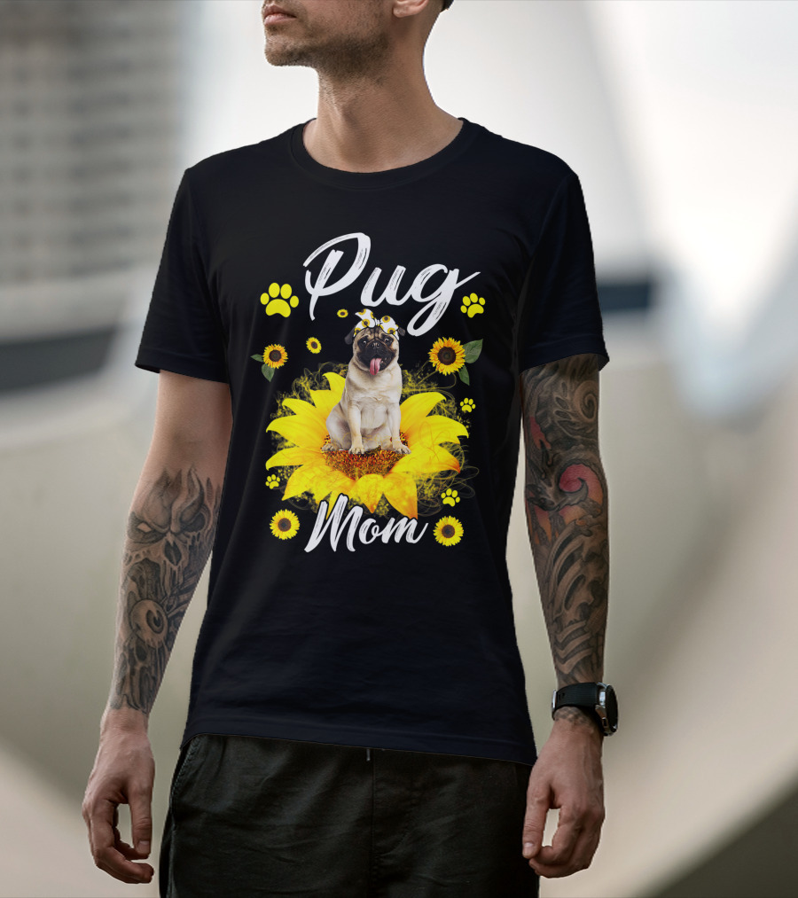 Pug Mom Sunflower Dog Paw Graphics T-Shirt