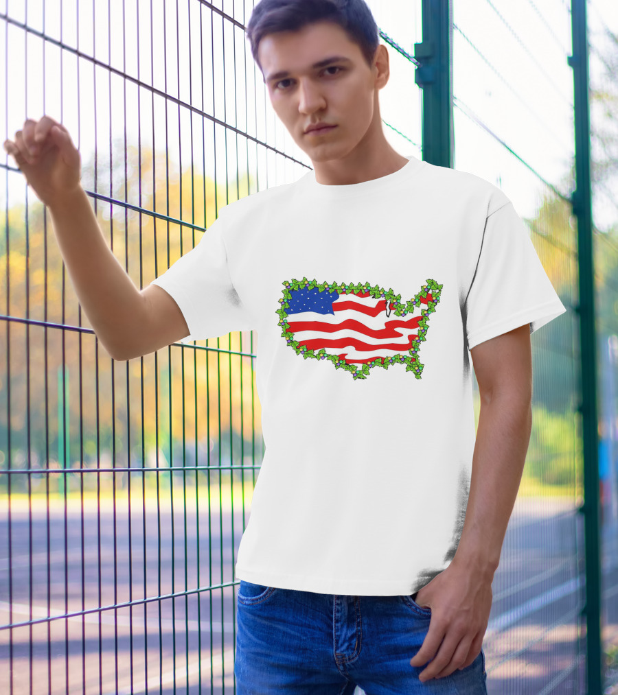United States Map With Flag And Christmas Holly Decoration T-Shirt