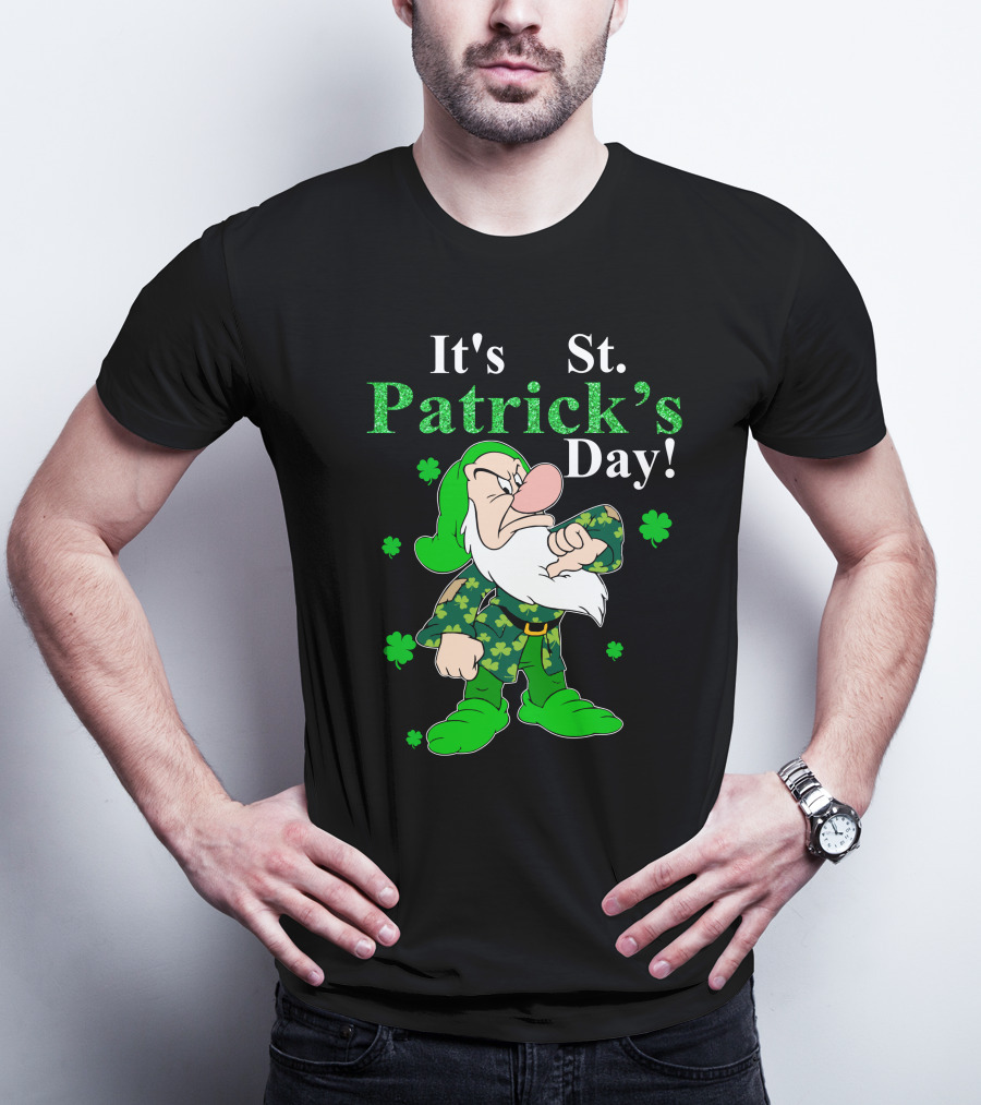 It's St Patrick's Day Grumpy Dwarf Shamrocks Green T-Shirt