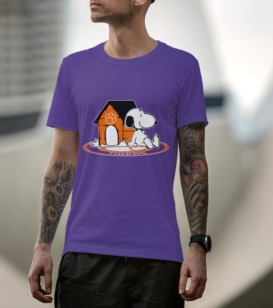Clemson Tigers Football Forever Snoopy Doghouse Fan T-Shirt