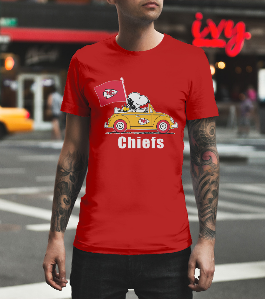 Kansas City Chiefs Snoopy Riding With Woodstock In Yellow Car T-Shirt