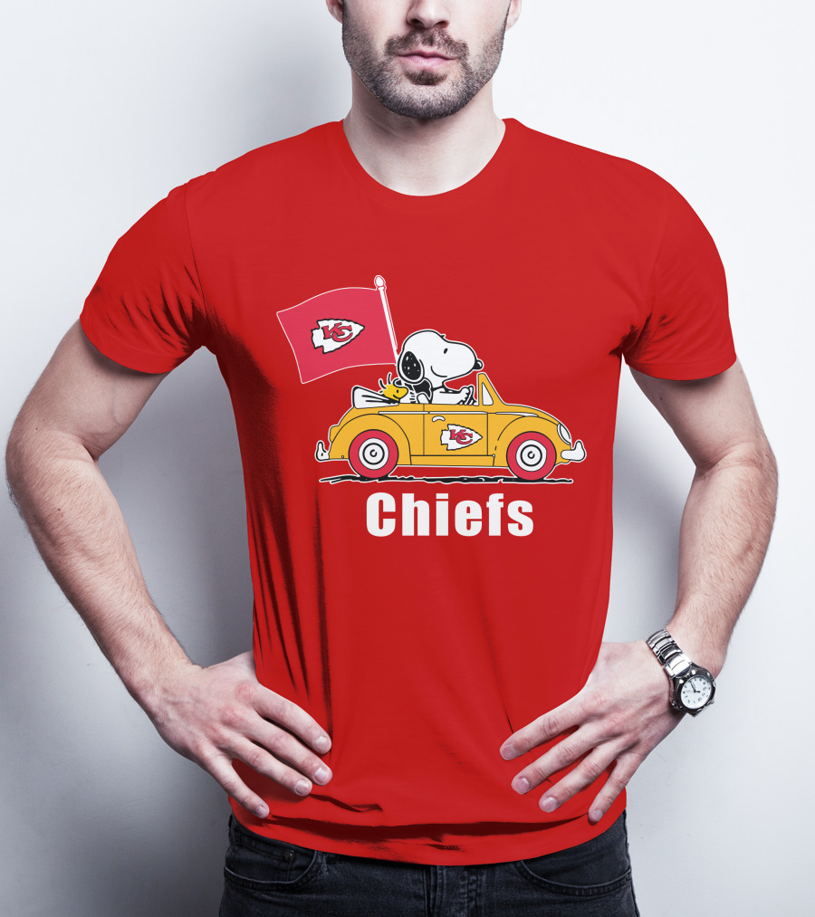 Kansas City Chiefs Snoopy Riding With Woodstock In Yellow Car T-Shirt