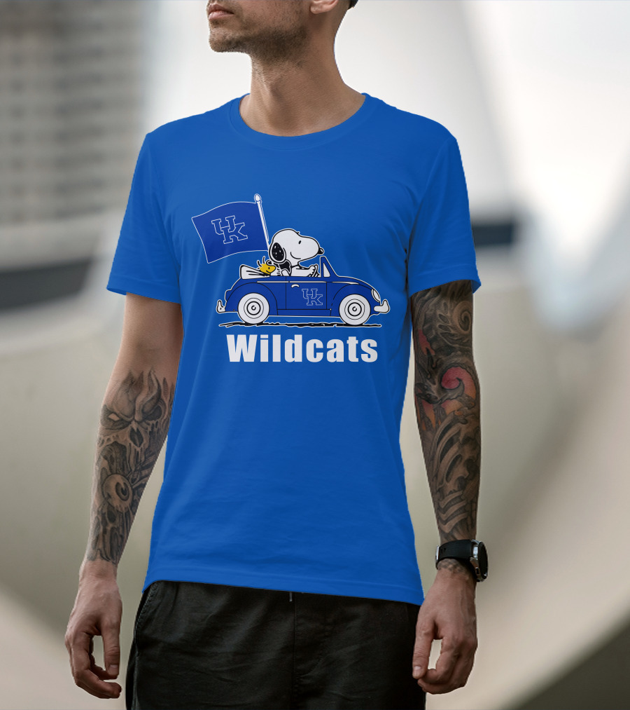 Snoopy Driving Kentucky Wildcats Car With Woodstock And UK Flag T-Shirt