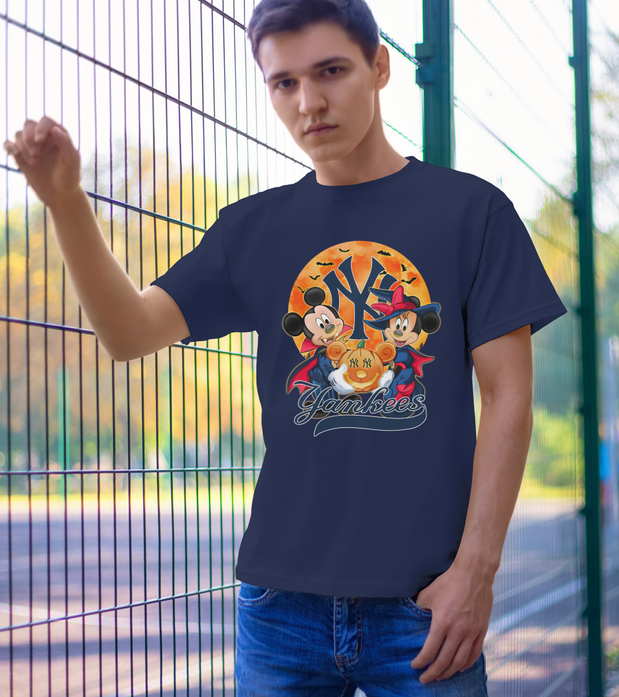 New York Yankees Mickey Mouse Minnie Mouse Halloween Pumpkin Moon Bats T-Shirt