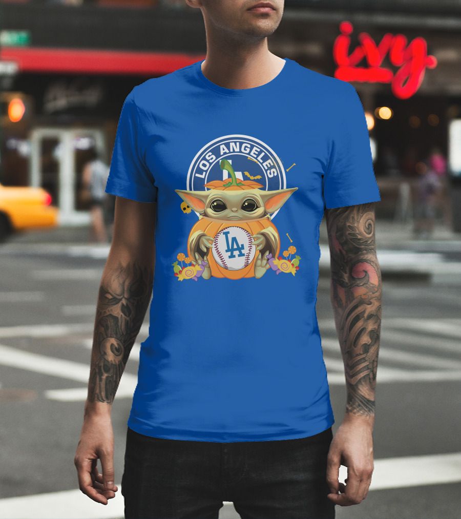 Los Angeles Dodgers Halloween Baby Yoda Hugging Pumpkin T-Shirt
