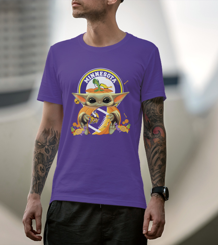 Halloween Pumpkin Baby Yoda Minnesota Vikings Hug T-Shirt