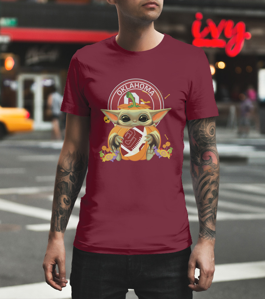 Halloween Pumpkin Baby Yoda Hug Oklahoma Sooners Football T-Shirt
