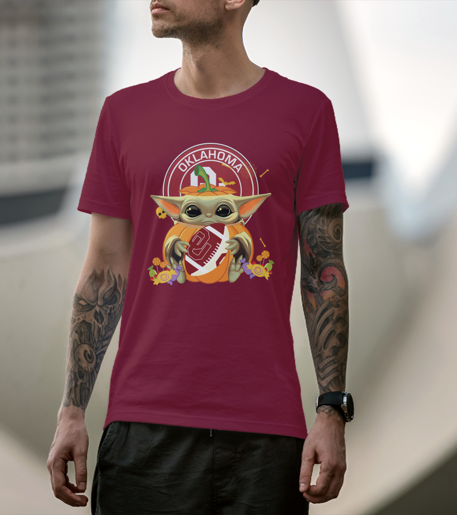 Halloween Pumpkin Baby Yoda Hug Oklahoma Sooners Football T-Shirt
