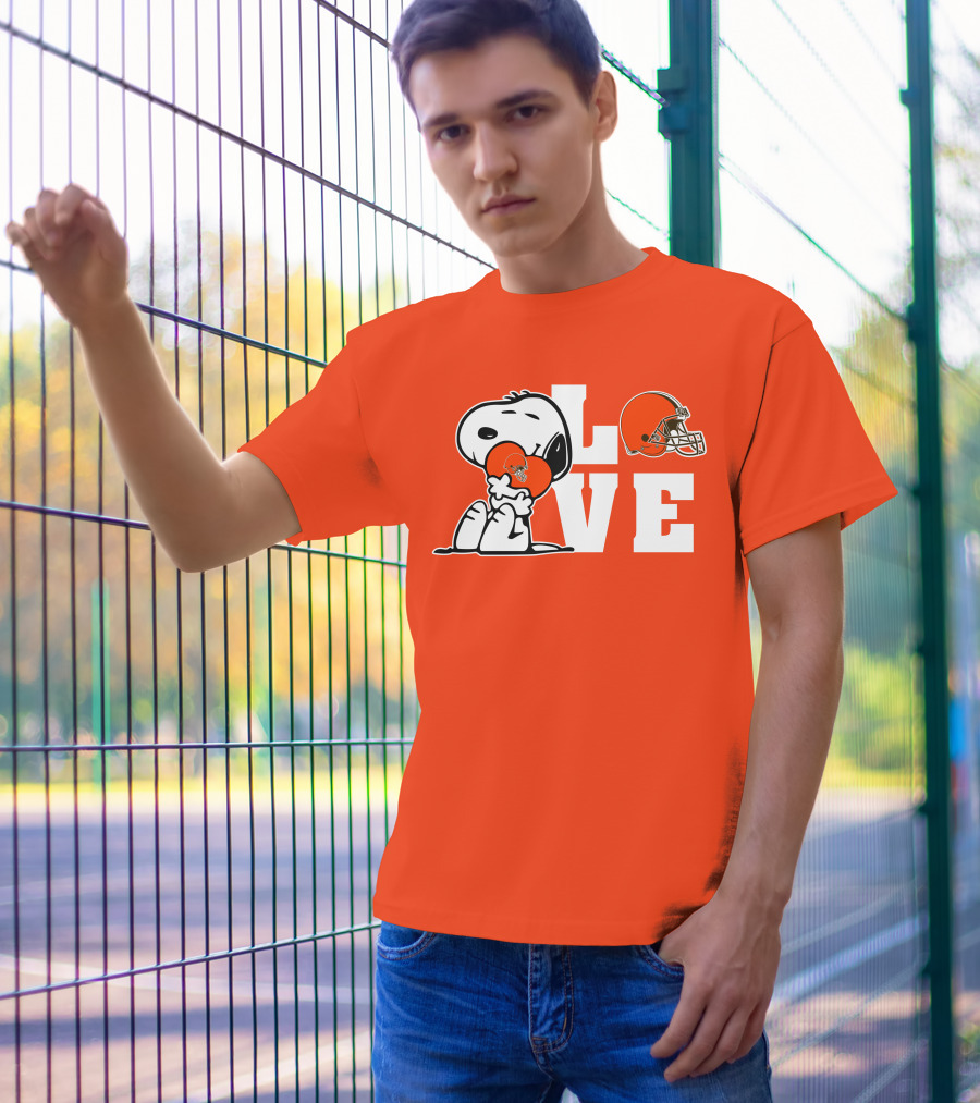 Snoopy Love Cleveland Browns Football Helmet T-Shirt