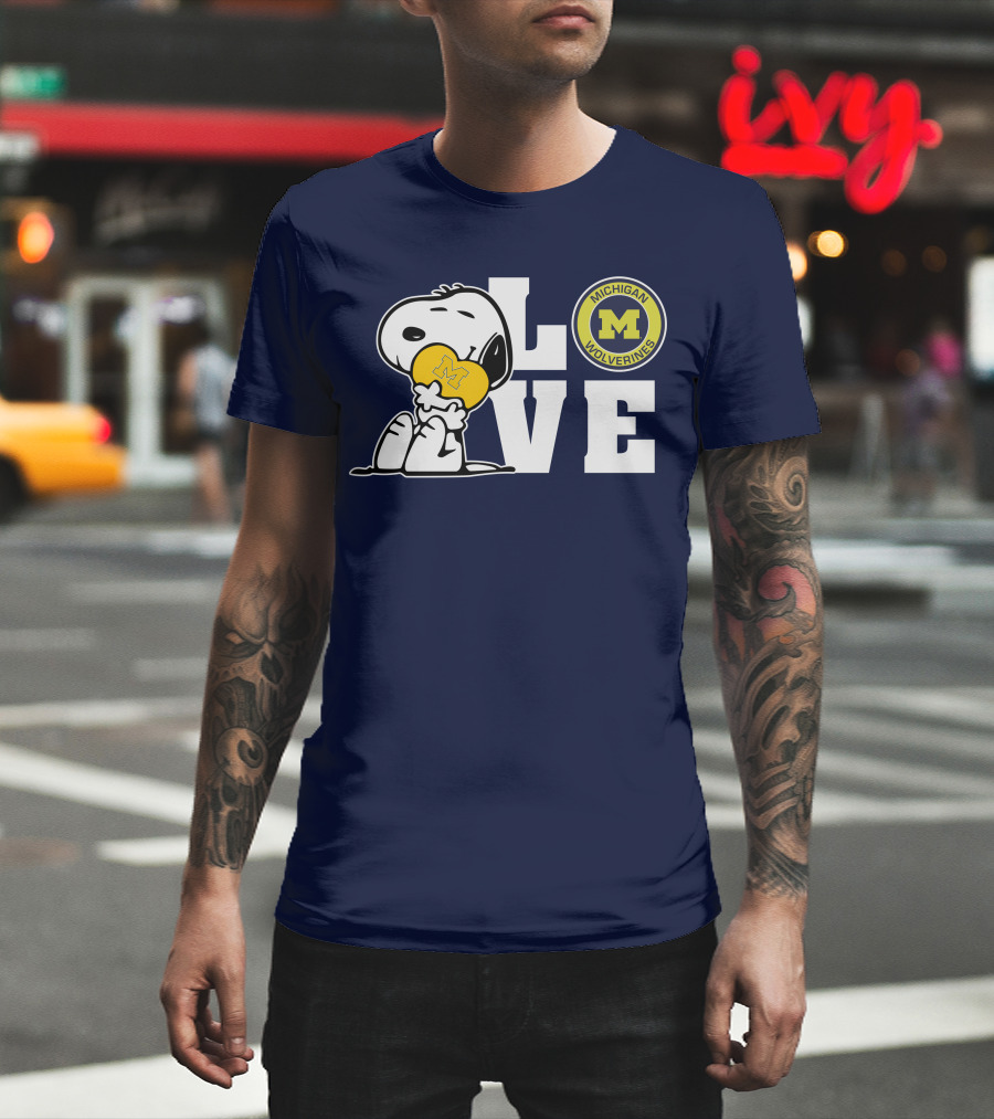 Snoopy Love Michigan Wolverines Peanuts Football T-Shirt