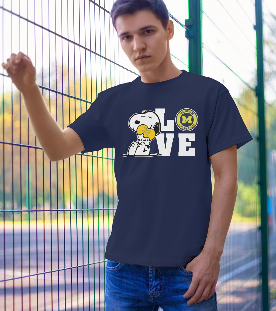 Snoopy Love Michigan Wolverines Peanuts Football T-Shirt