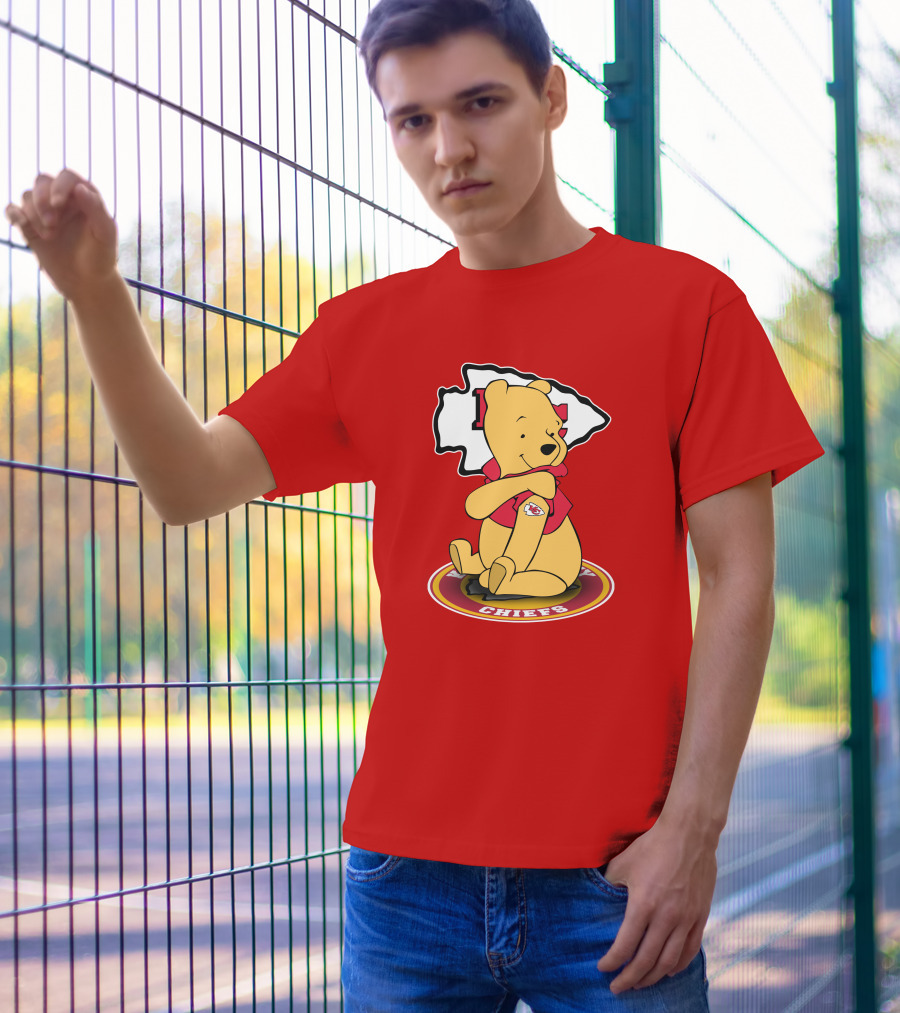 Kansas City Chiefs Winnie The Pooh Sitting On T-Shirt