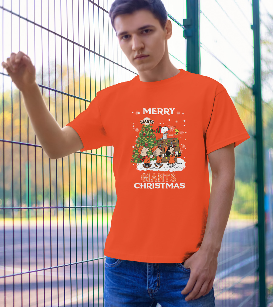 Merry Christmas San Francisco Giants Peanuts Tree T-Shirt