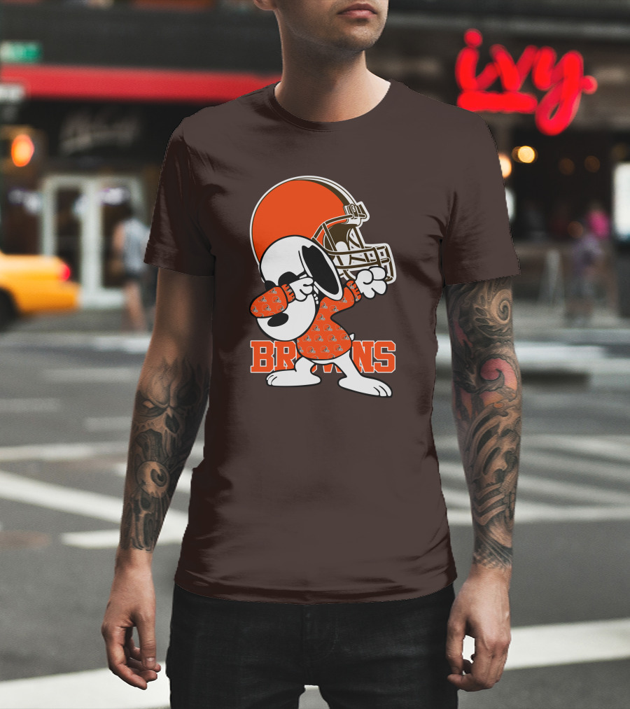 Cleveland Browns Snoopy Dabbing Football Helmet T-Shirt