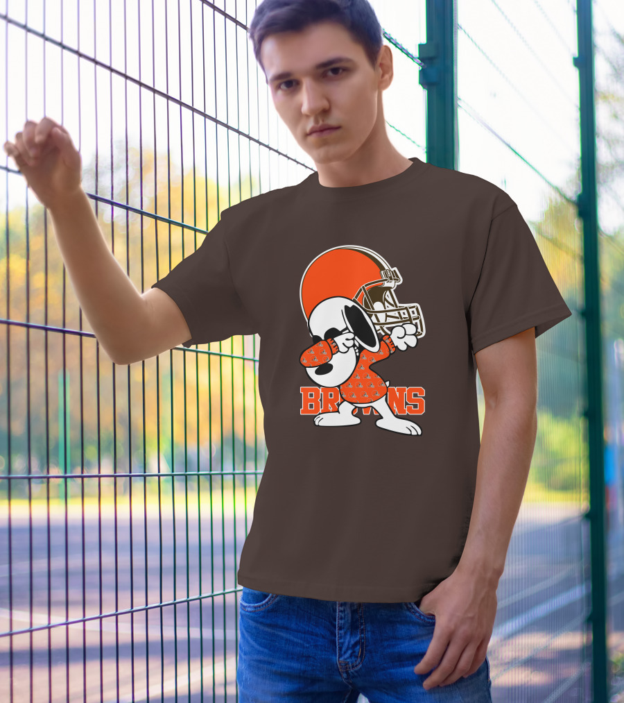 Cleveland Browns Snoopy Dabbing Football Helmet T-Shirt
