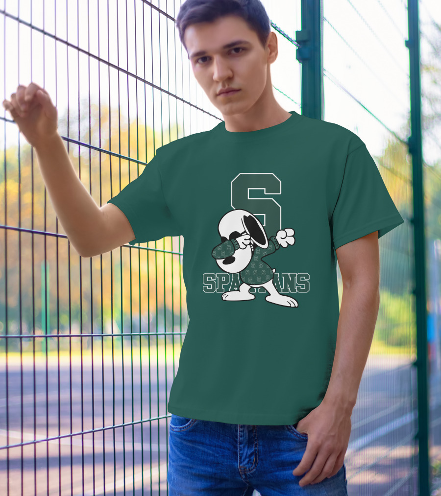 Michigan State Spartans Snoopy Dabbing Football Cartoon Peanuts T-Shirt