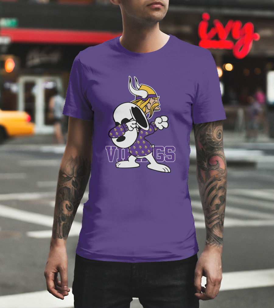 Minnesota Vikings Snoopy Dabbing Peanuts Football Fandom T-Shirt