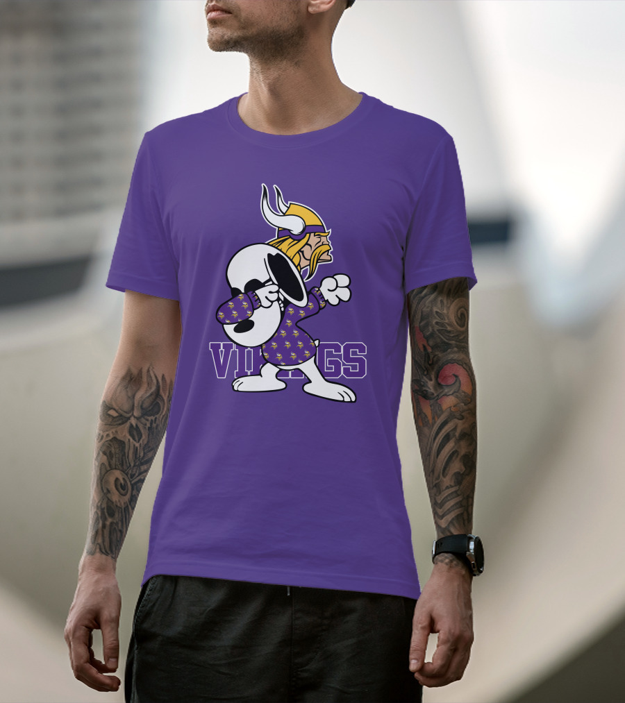 Minnesota Vikings Snoopy Dabbing Peanuts Football Fandom T-Shirt