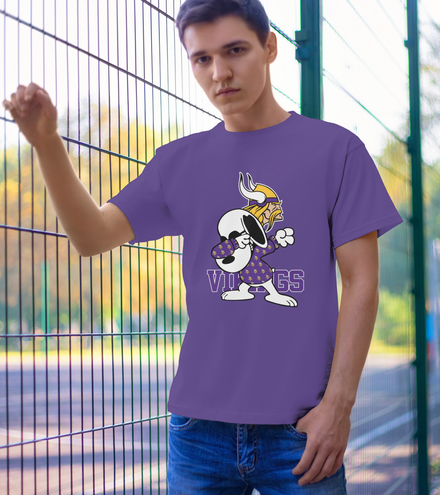 Minnesota Vikings Snoopy Dabbing Peanuts Football Fandom T-Shirt
