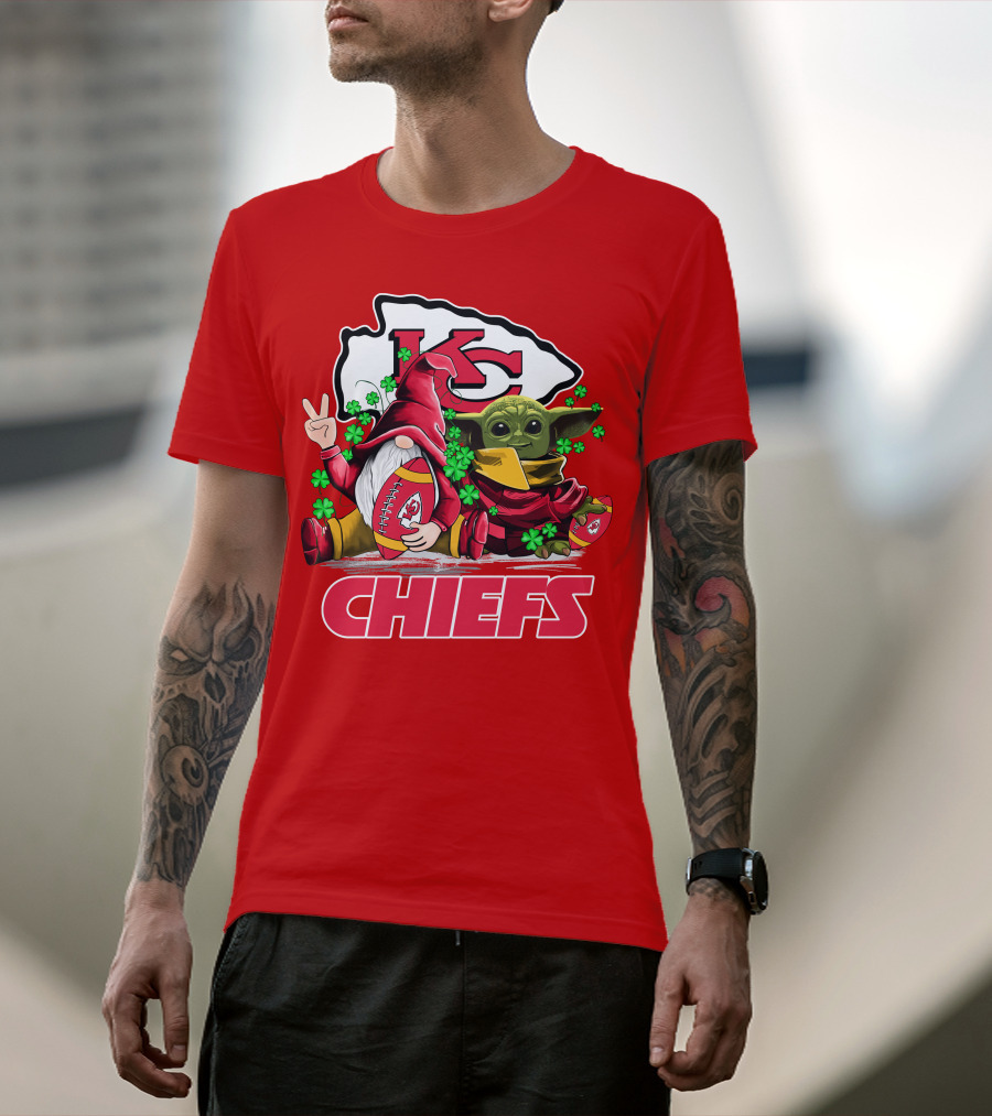Kansas City Chiefs Leprechauns Gnomes Baby Yoda Hug T-Shirt