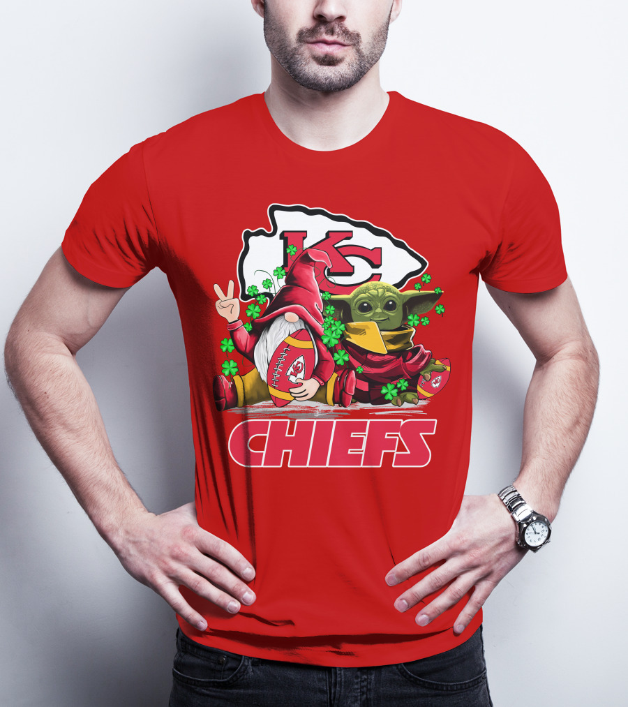 Kansas City Chiefs Leprechauns Gnomes Baby Yoda Hug T-Shirt