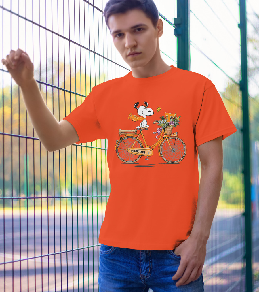 Tennessee Volunteers Snoopy On Bicycle With Flowers And Woodstock T-Shirt