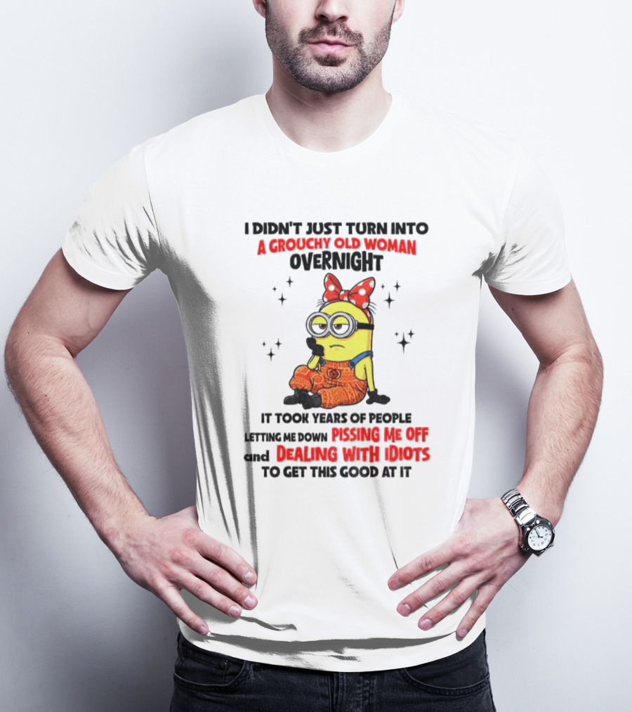 Minion Grouchy Old Woman Pissing Me Off Dealing With Idiots হ হাসির পোস্টার T-Shirt