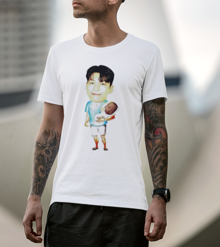 Papa Front Man Squid Game Player 222 Wi Ha Carrying Baby T-Shirt