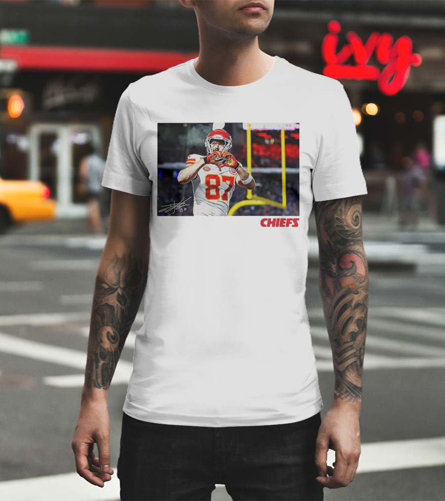 Travis Kelce 87 Kansas City Chiefs Heart Gesture Signature T-Shirt