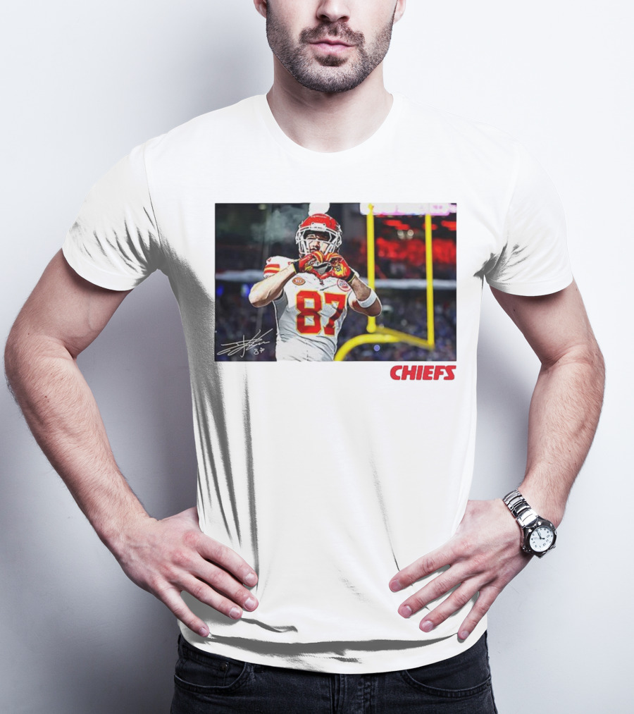 Travis Kelce 87 Kansas City Chiefs Heart Gesture Signature T-Shirt