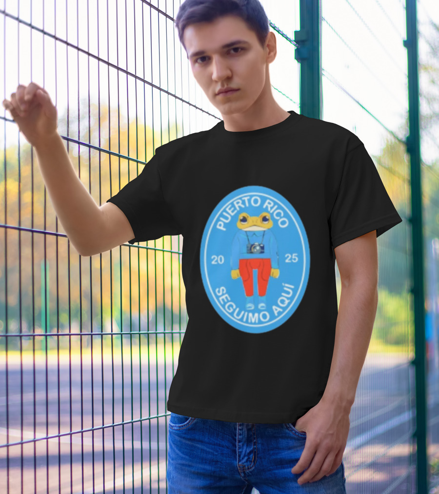 DeBi Frog Puerto Rico Seguimos Aquí 2025 T-Shirt