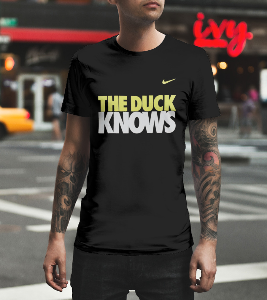 THE DUCK KNOWS OREGON DUCKS NIKE T-Shirt