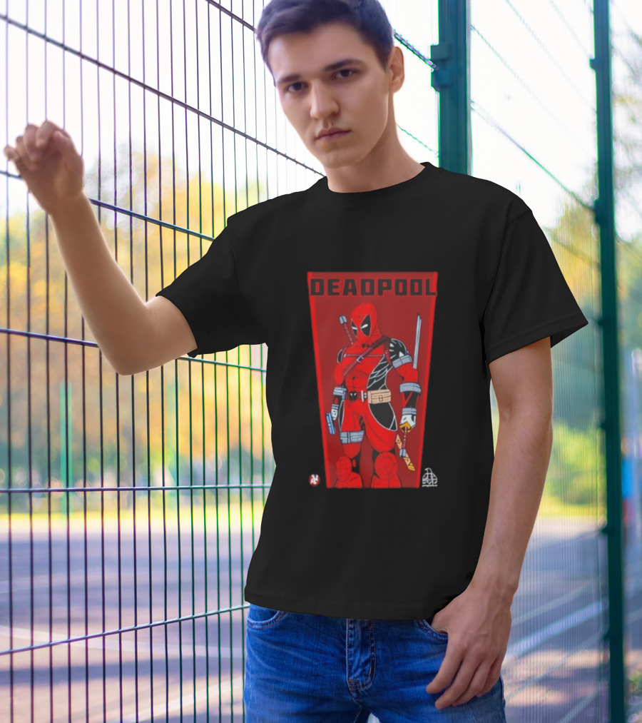 Deadpool Classic Comic Stance Red Black Sword Katanas T-Shirt