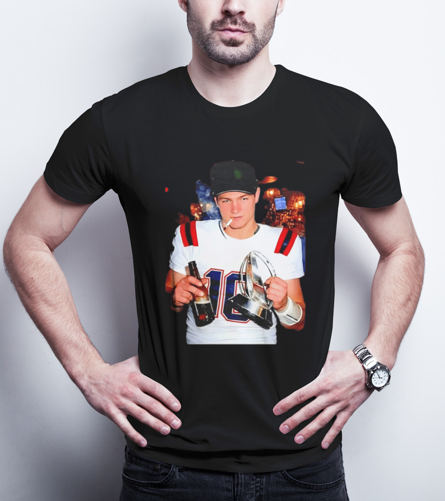 New England Patriots 16 Smoking Beer Trophy T-Shirt