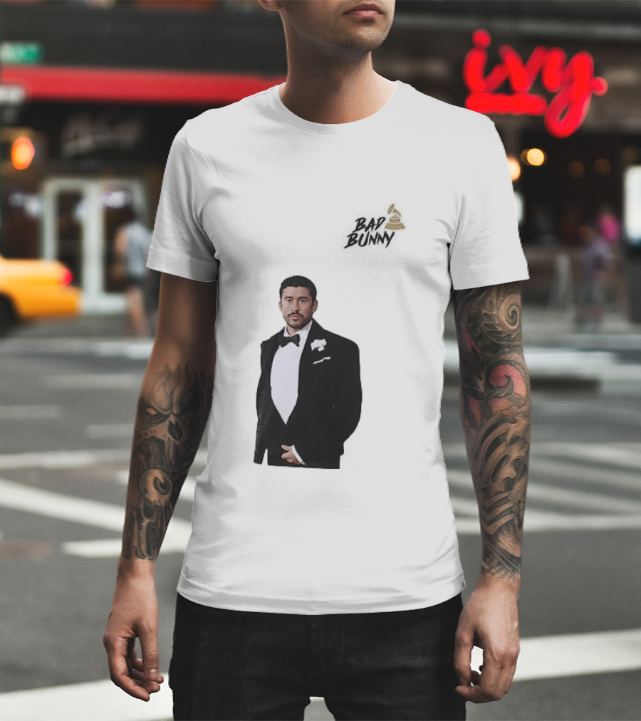 Bad Bunny Grammys Debi Tirar Mas Fotos Album Of The Year T-Shirt