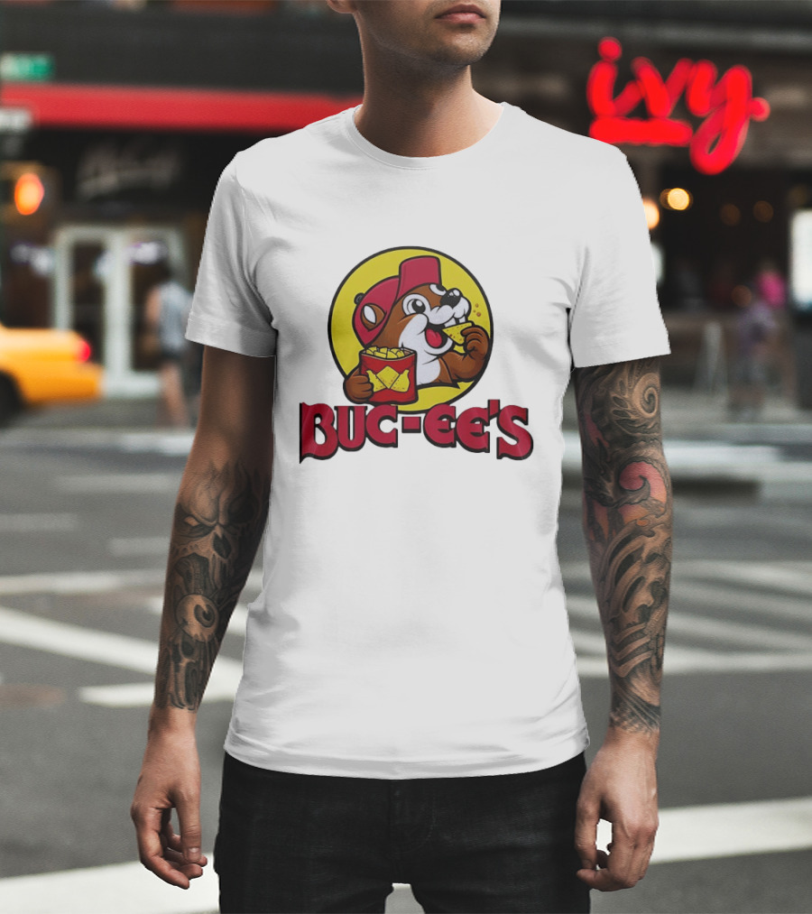 Buc Ee's Beaver Eating Snack T-Shirt