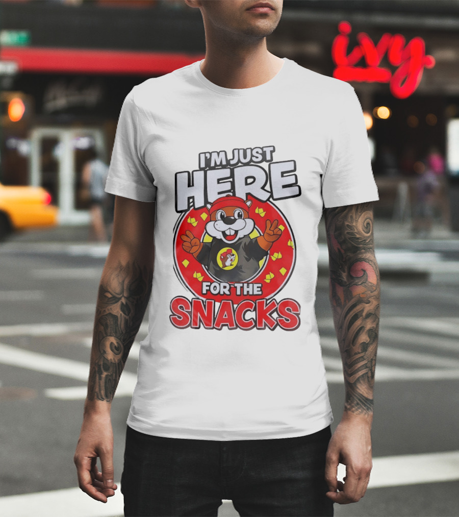 I'm Just Here For The Snacks Buc Ee's Fun Cartoon T-Shirt